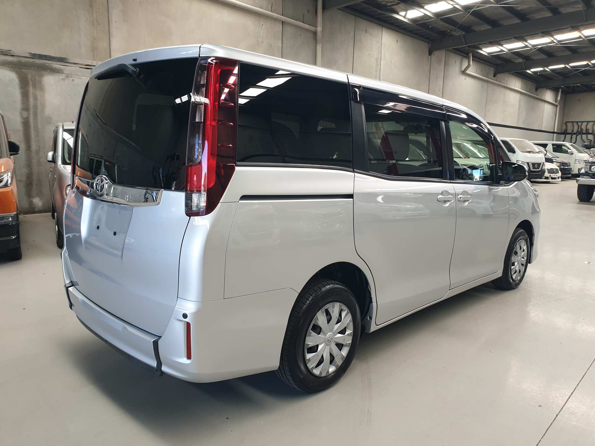 Toyota Voxy / Toyota Noah / Toyota Esquire - 80 series