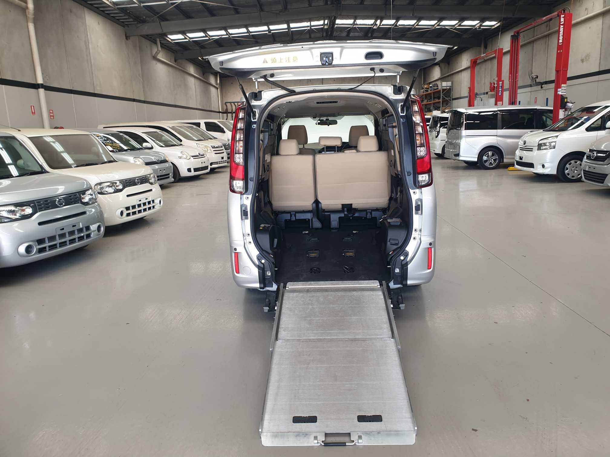 Toyota Voxy / Toyota Noah / Toyota Esquire - 80 series