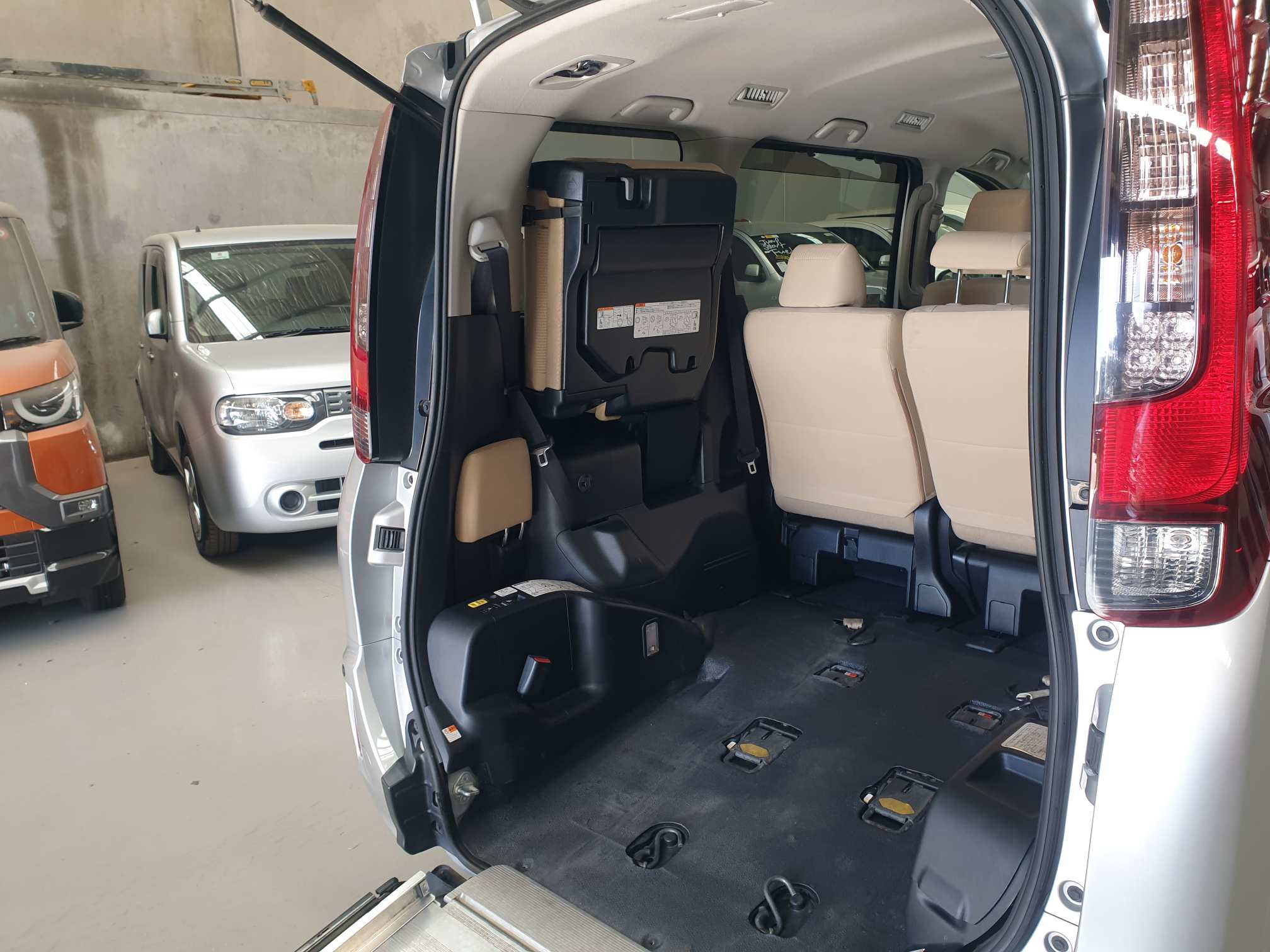 Toyota Voxy / Toyota Noah / Toyota Esquire - 80 series