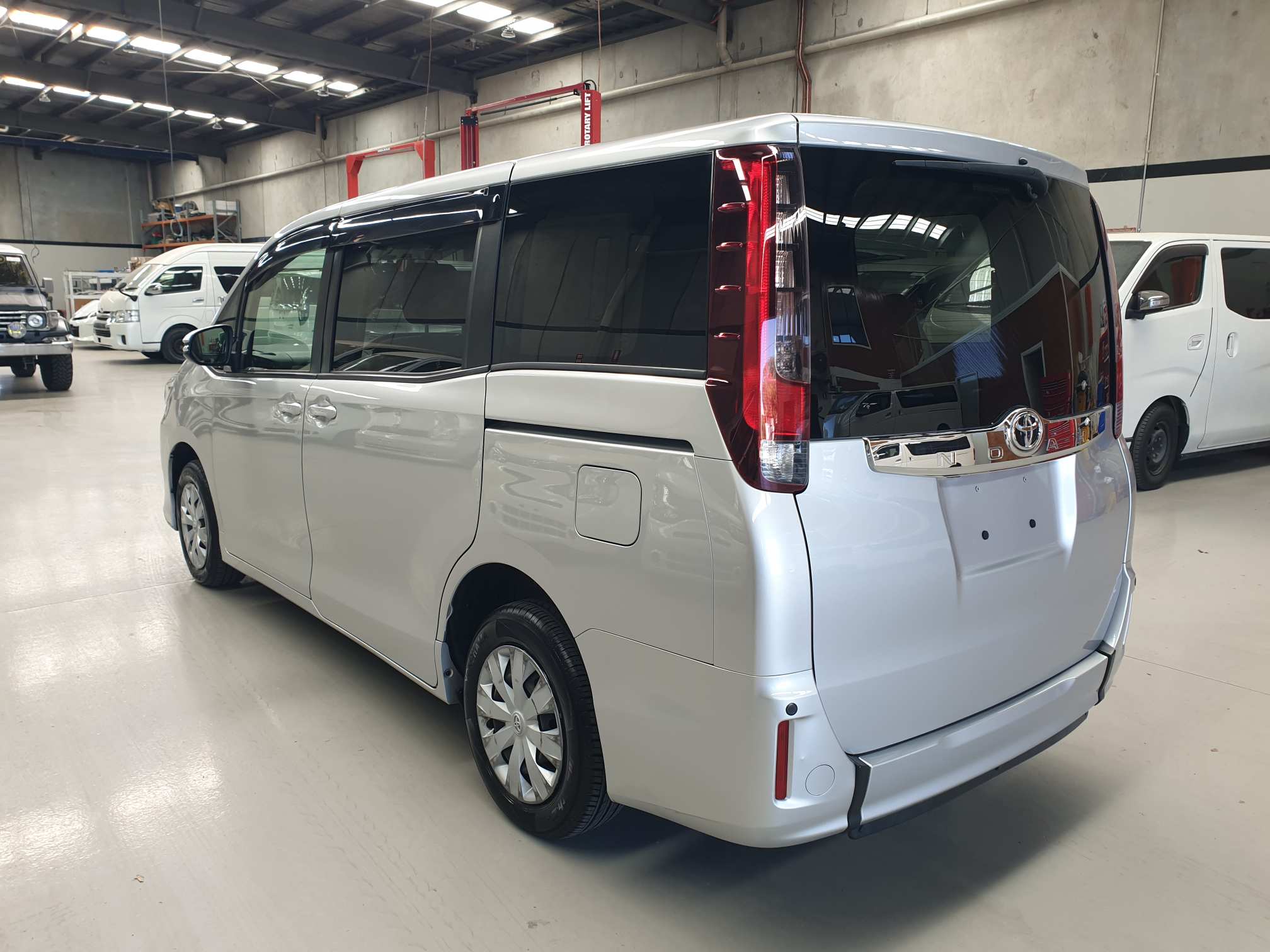 Toyota Voxy / Toyota Noah / Toyota Esquire - 80 series
