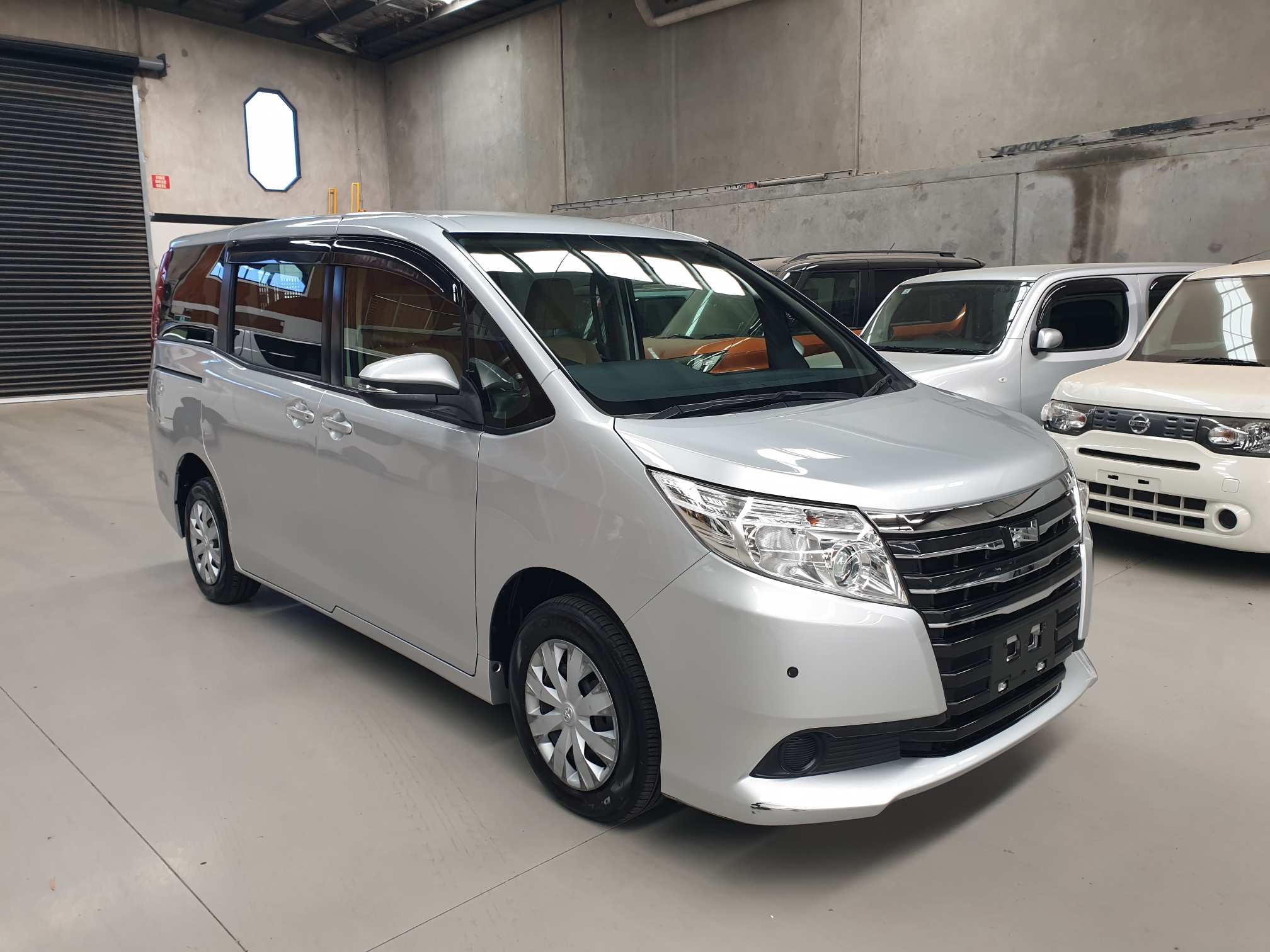 Toyota Voxy / Toyota Noah / Toyota Esquire - 80 series